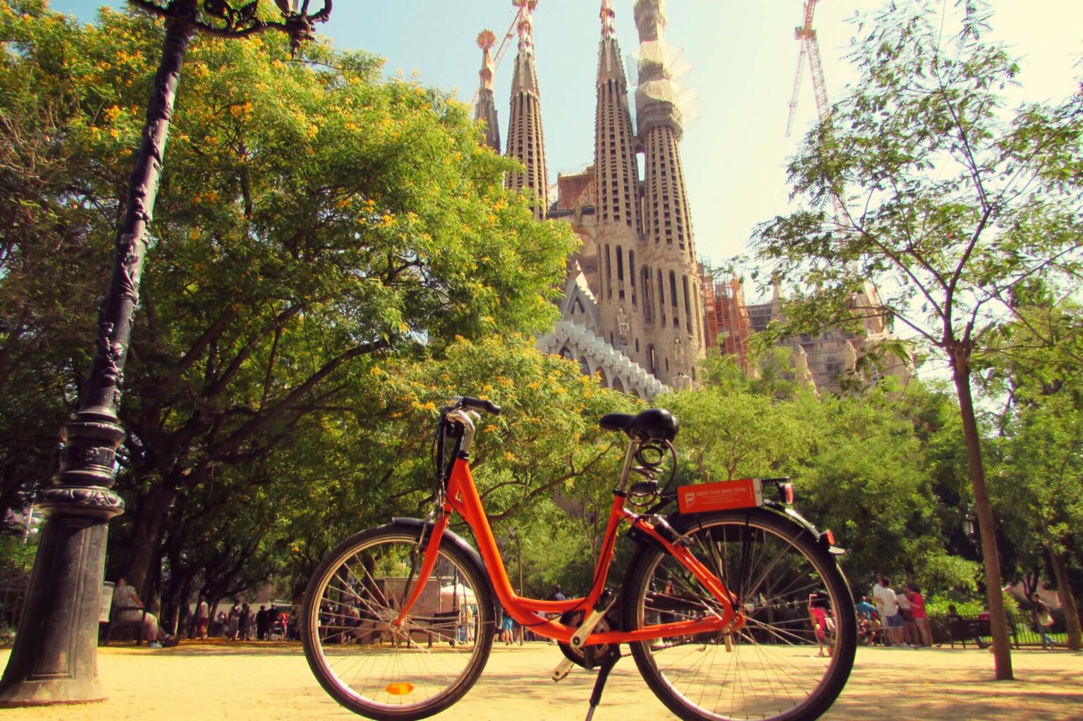 Explore Barcelona like a local: the ultimate bike itinerary for the summer